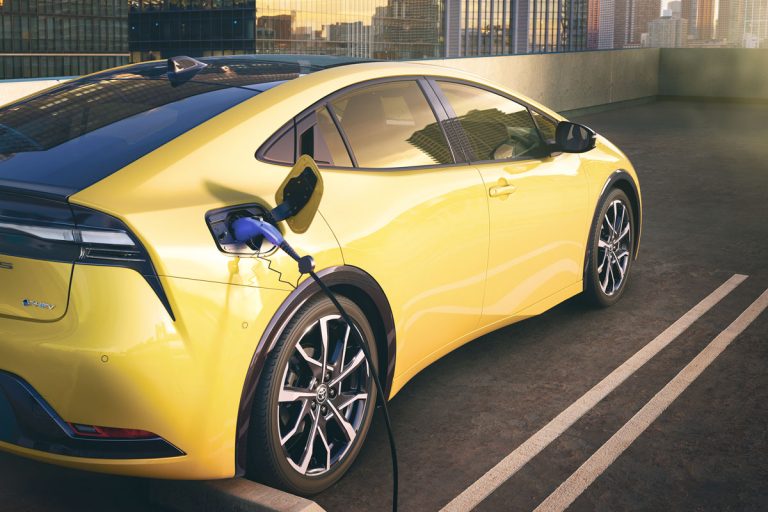 トヨタ 新型「プリウス」PHEV登場 パワーもEV航続距離も大幅アップ | オートプルーブ - Auto Prove